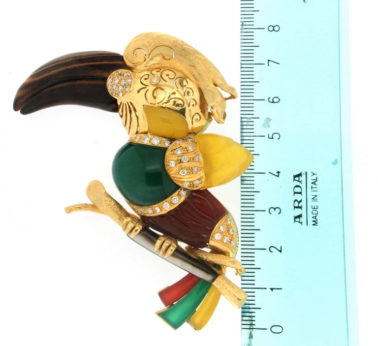Handcraft Parrot 18 Karat Yellow Gold Diamonds Brooch For Sale at 1stDibs