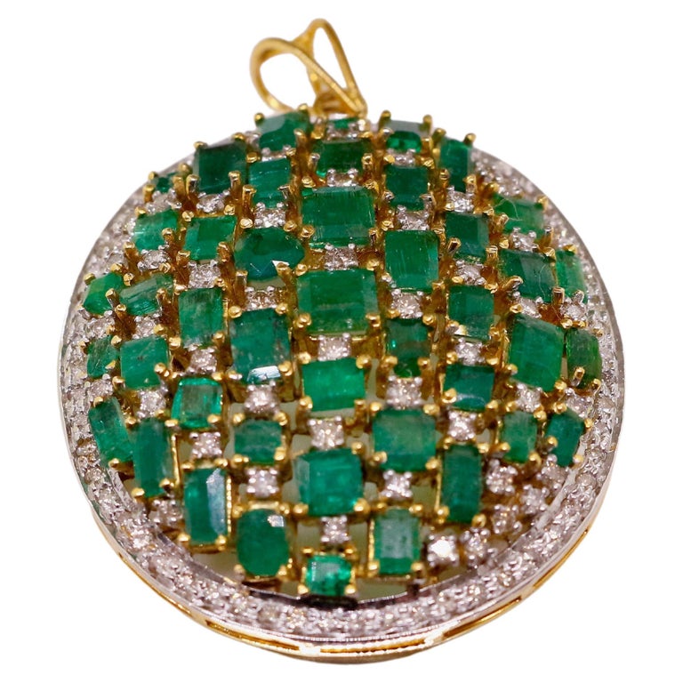 Handcrafted Turtle Back Emerald Pendant in 14kt Gold For Sale at 1stDibs