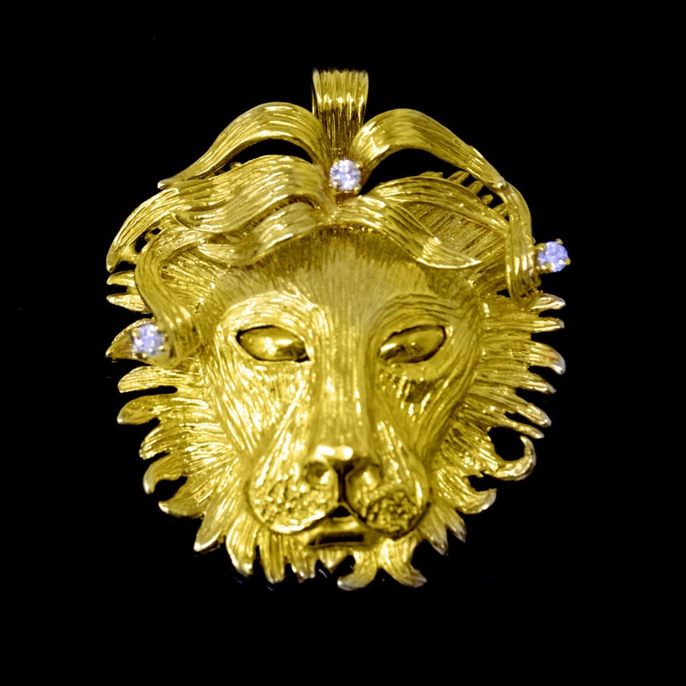 Handmade 18 Karat Yellow Gold and Diamond Lion Brooch For Sale at 1stDibs