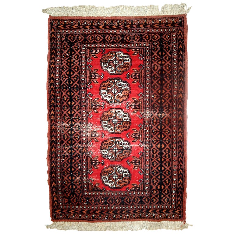 Handmade Pakistani Lahore Rug, 1960s, 1C627 For Sale at 1stDibs