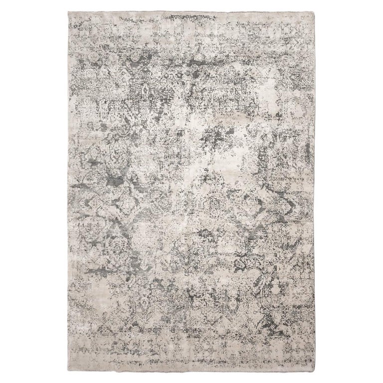 Handmade Silk and Wool Rug For Sale at 1stDibs