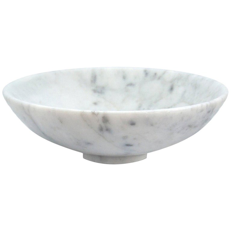 Handmade Small Fruit Bowl in White Carrara Marble For Sale at 1stDibs