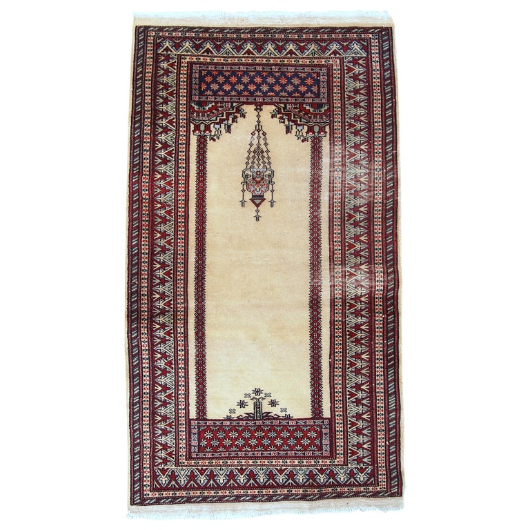 Handmade Vintage Pakistani Lahore Rug, 1960s, 1C716 For Sale at 1stDibs