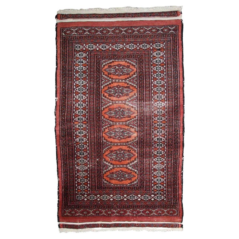 Handmade Vintage Pakistani Lahore Rug, 1960s, 1C807 For Sale at 1stDibs