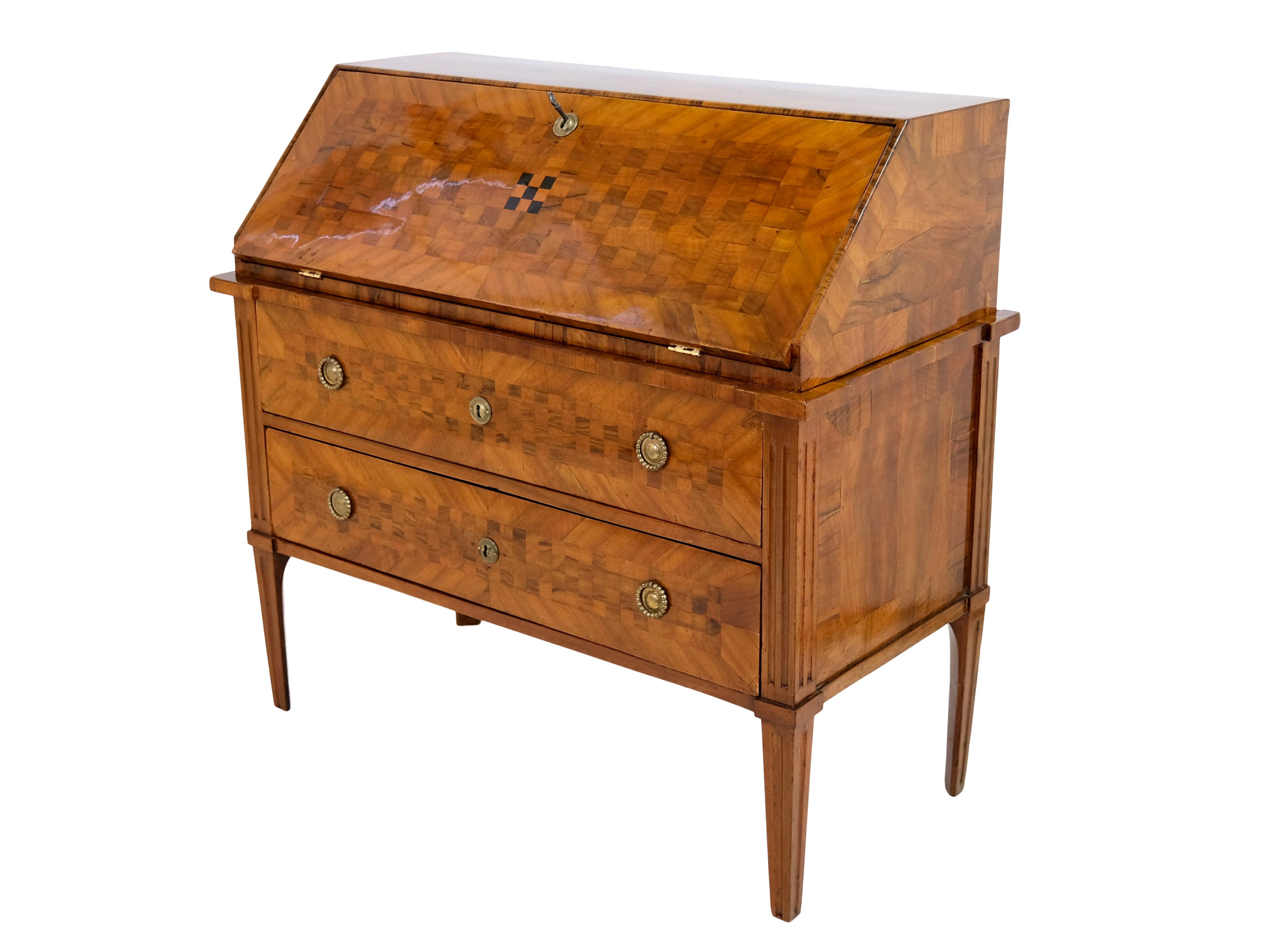 Handpolished 1780s Louis Seize XVI Secretary in Nutwood For Sale at 1stDibs