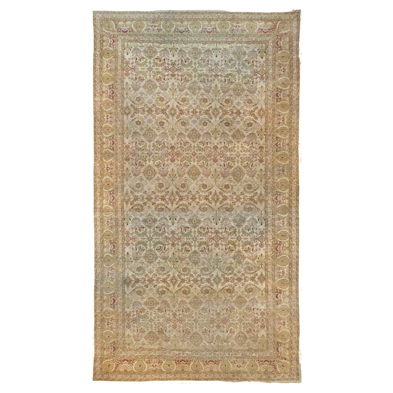 Handwoven Ivory Agra Rug from the Late 19th Century For Sale at 1stDibs