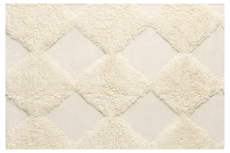 Handwoven Shaggy Chess Wool Rug White Small For Sale at 1stDibs