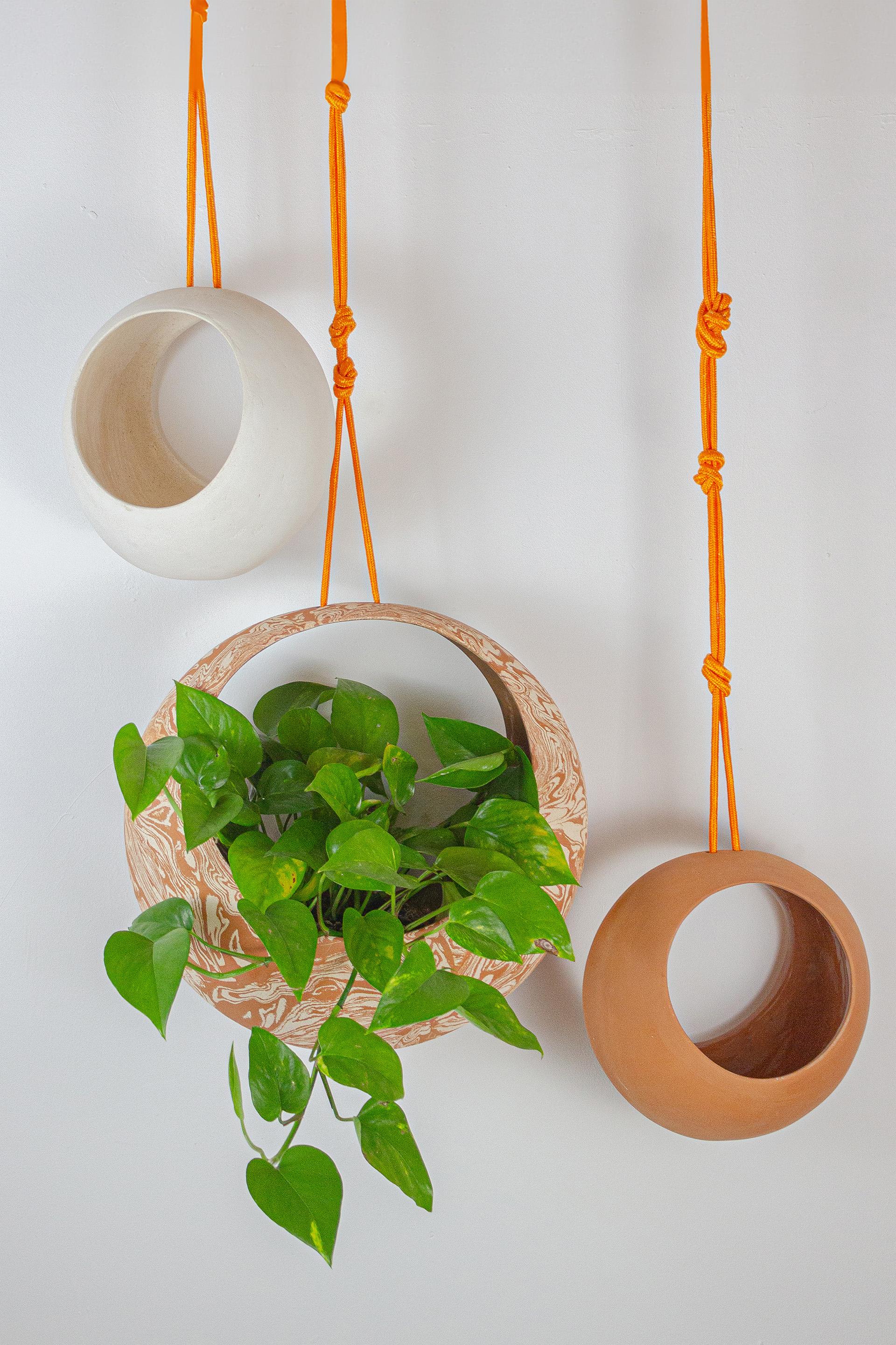 Hoopla Hanging White Chamota Clay Planter handcrafted in Valencia ...