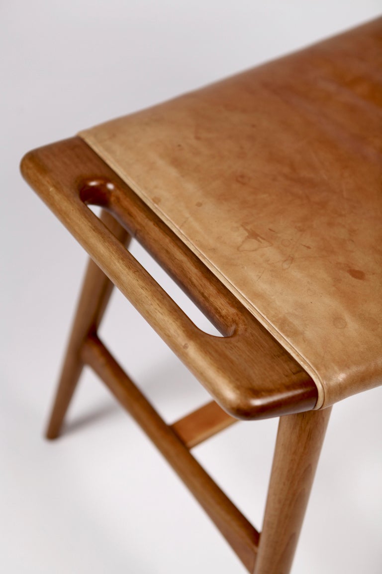 Hans J. Wegner, AP-30 Piano Bench in Mahogany and Original Natural ...