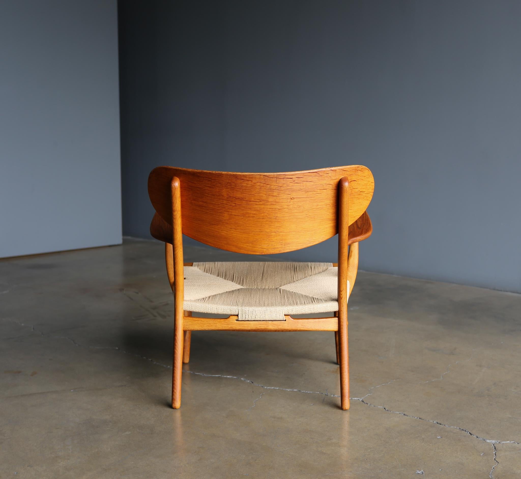 Hans J. Wegner CH22 Lounge Chair for Carl Hansen and Søn, Denmark ...