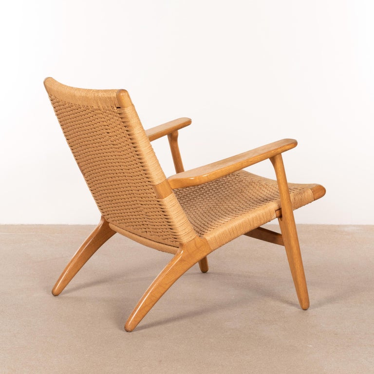Hans J. Wegner CH25 Lounge Chair in Oak and Naturel Cord for Carl Hansen and Søn at 1stDibs