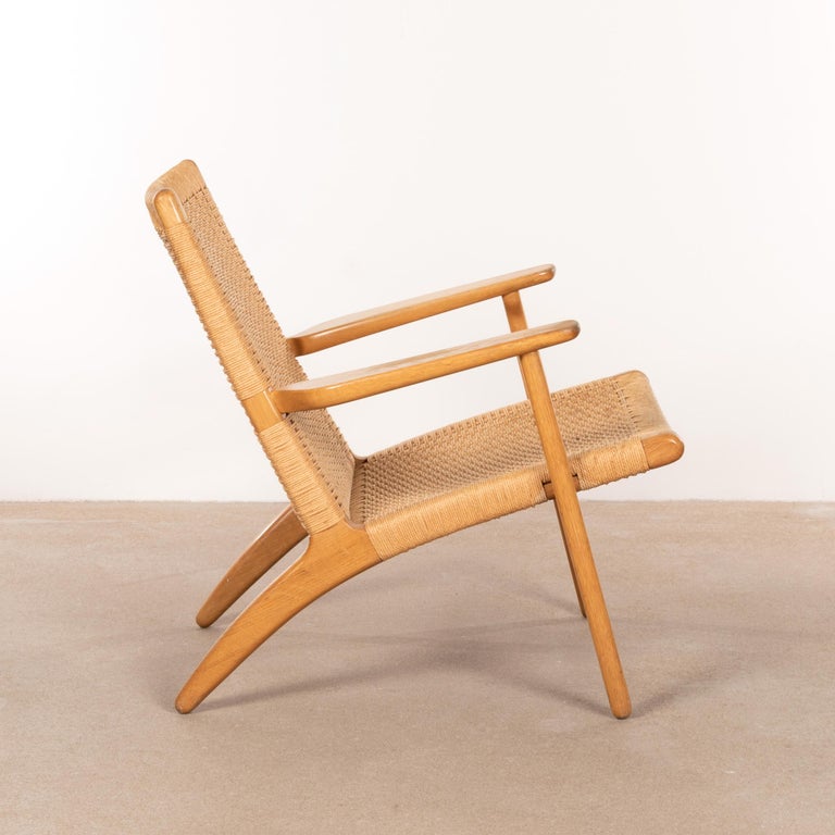Hans J. Wegner CH25 Lounge Chair in Oak and Naturel Cord for Carl Hansen and Søn at 1stDibs