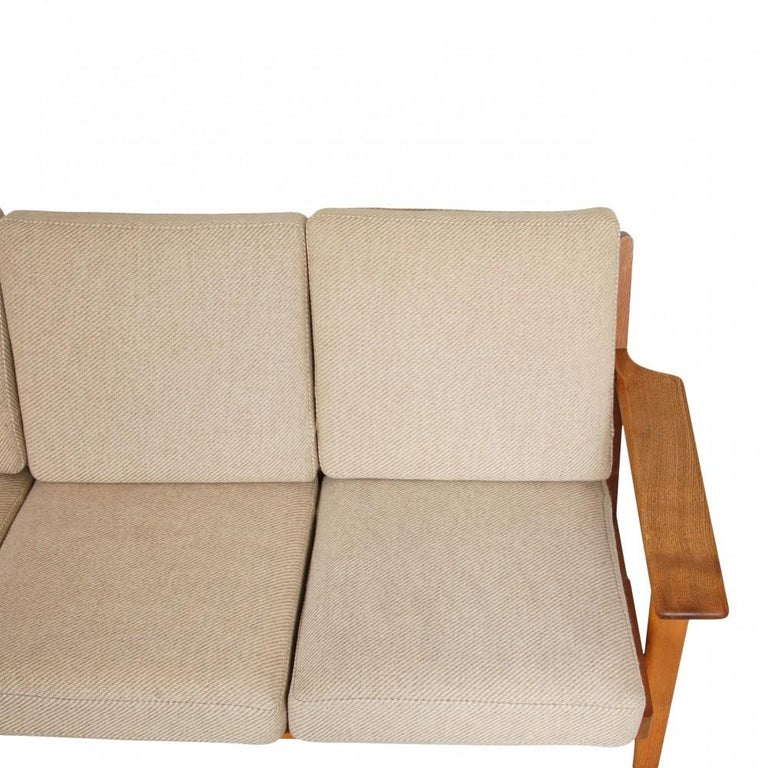 Hans J. Wegner Ge-290 3-Seater Sofa with Solid Oak and Beige Fabric For Sale at 1stDibs