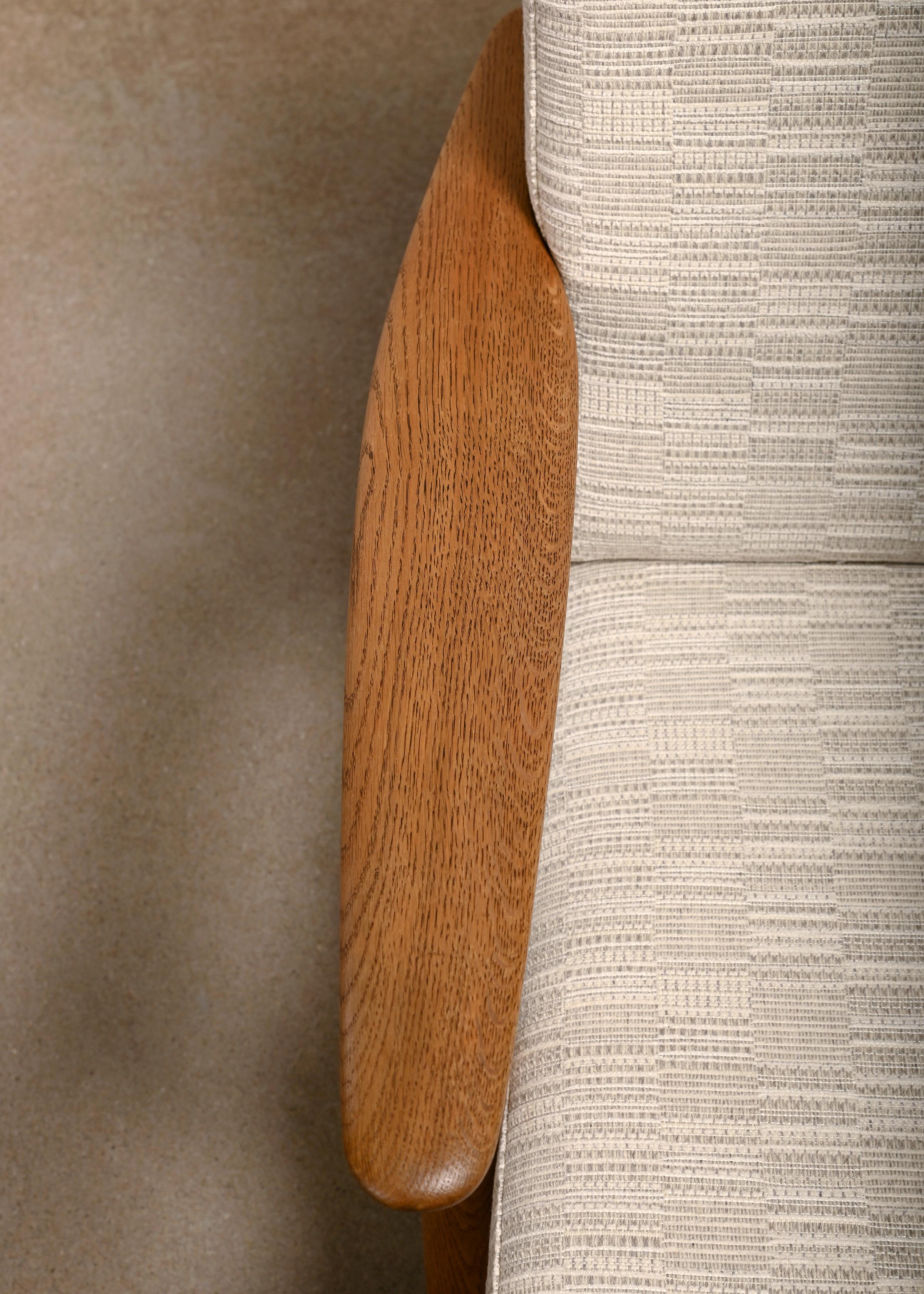 Hans J. Wegner GE240 'Sigar' Lounge Chair in Oak and Pierre Frey Fabric ...