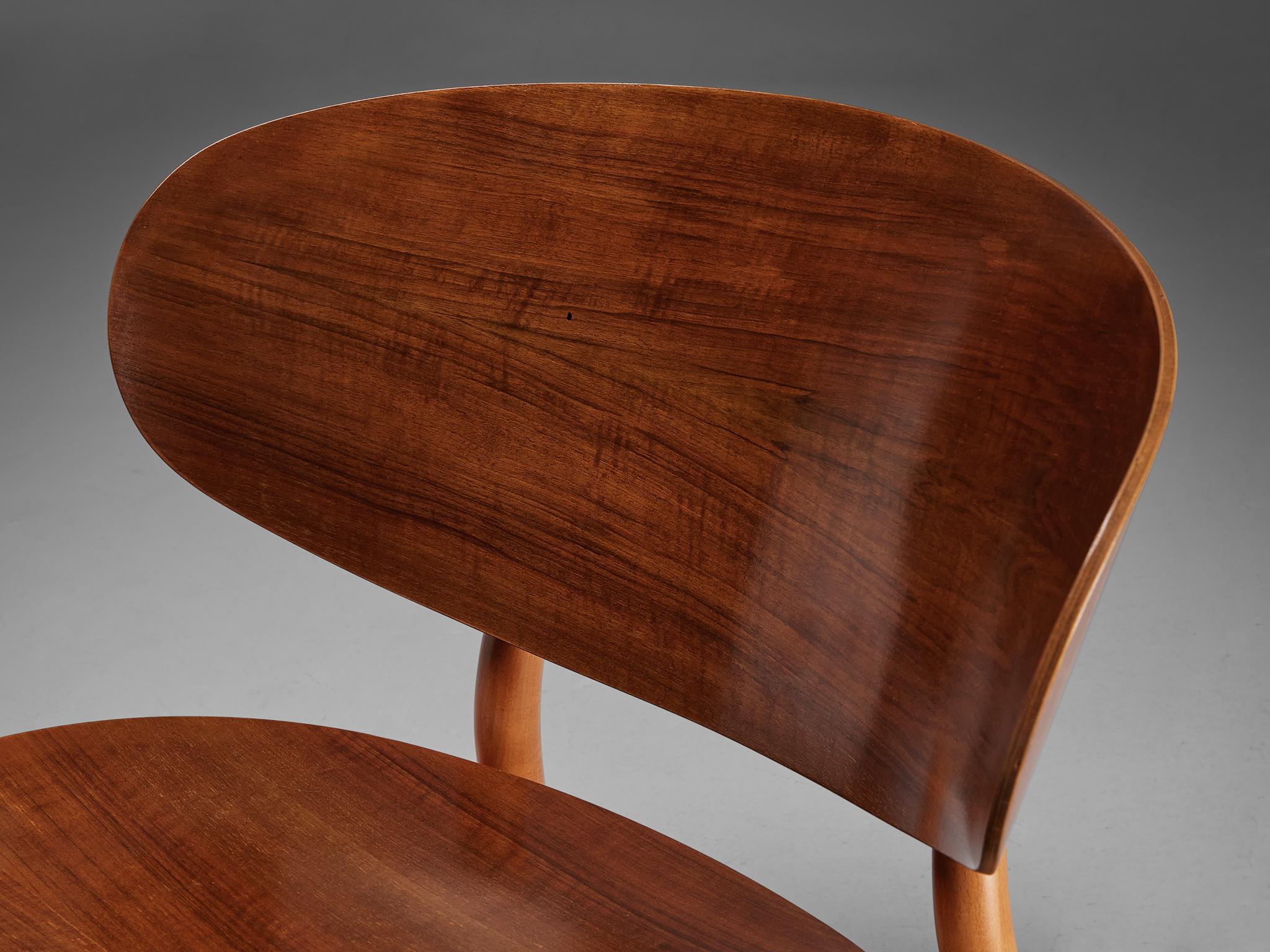Hans J. Wegner Lounge Chair in Walnut For Sale at 1stDibs