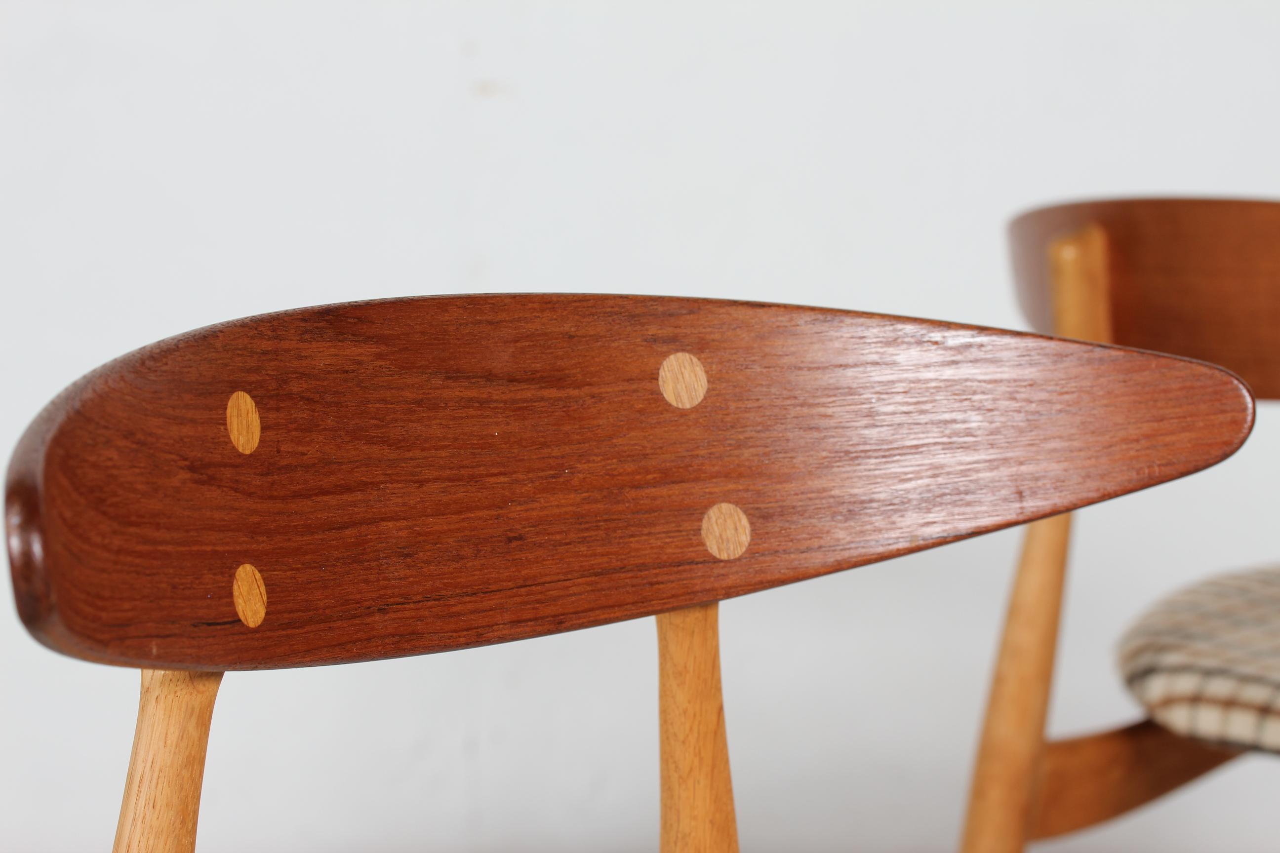 Hans J. Wegner Set of Four Chairs of Oak and Teak Model CH33, Carl ...