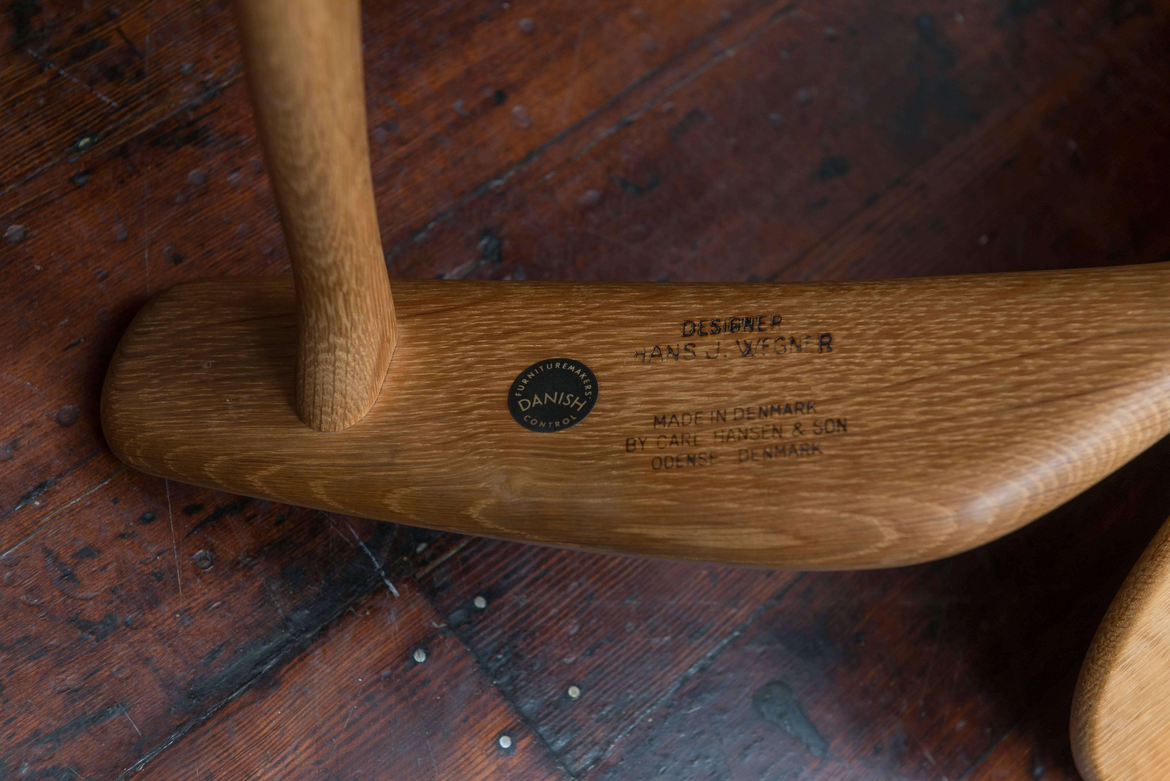 Hans Wegner CH 22 Easy Chair at 1stDibs | wegner sign, panish