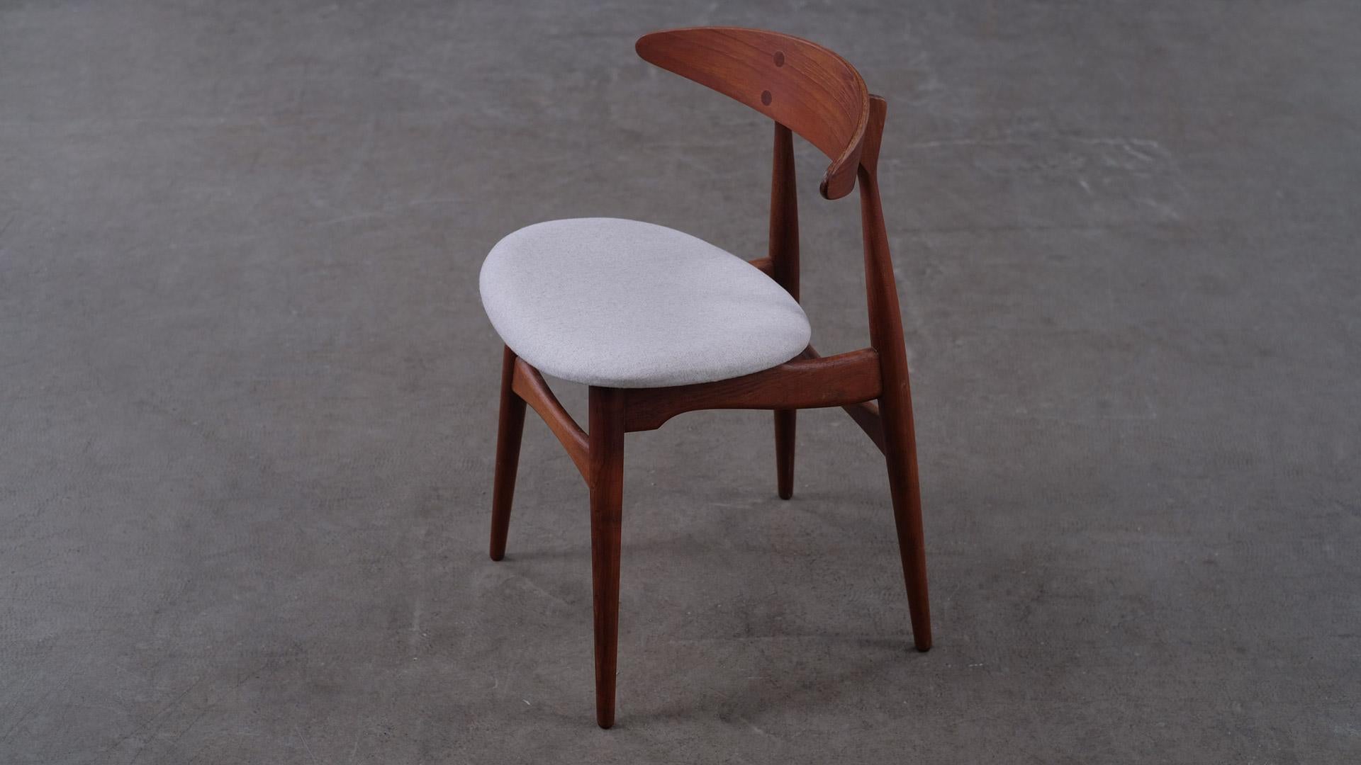 Hans Wegner CH33 Chairs at 1stDibs