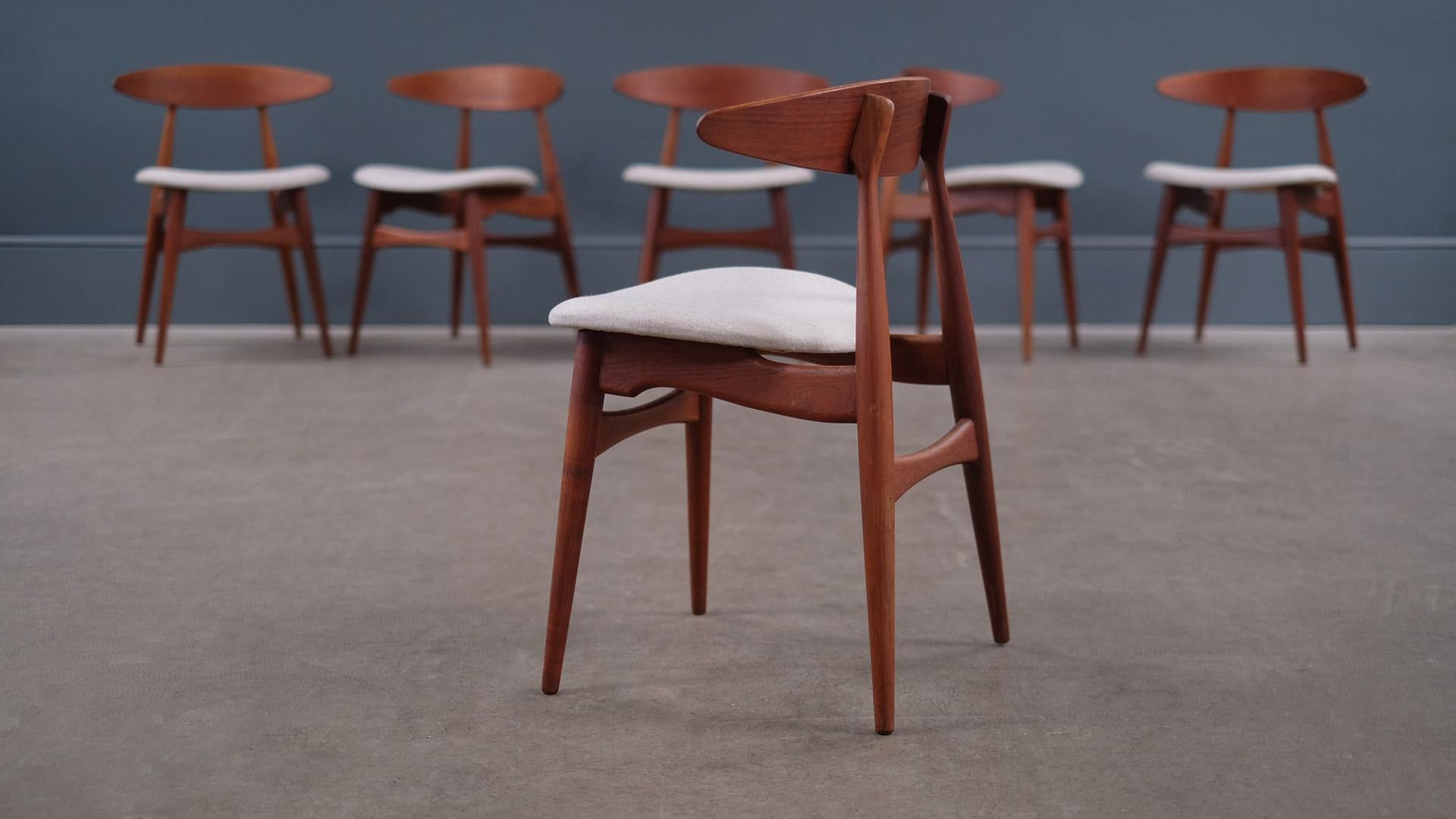 Hans Wegner CH33 Chairs at 1stDibs