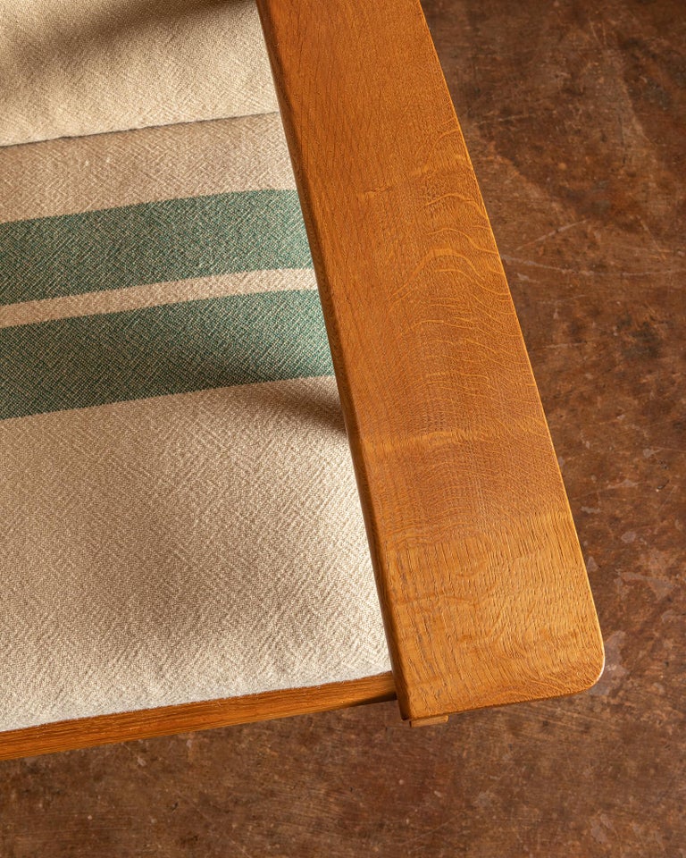 Hans Wegner GE 375 Three-Seat Sofa in Oak, Denmark, 1960s at 1stDibs