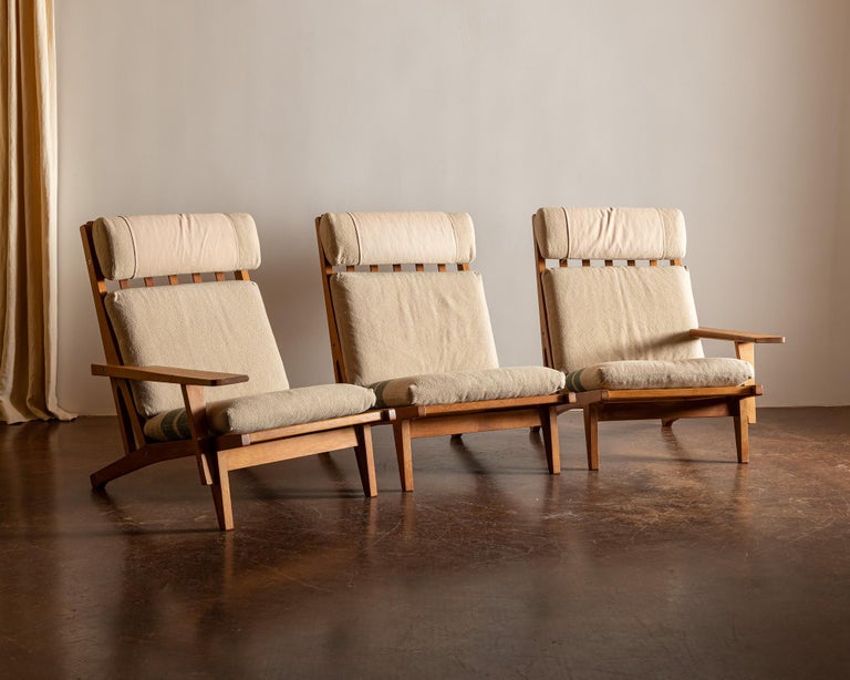 Hans Wegner GE 375 Three-Seat Sofa in Oak, Denmark, 1960s at 1stDibs