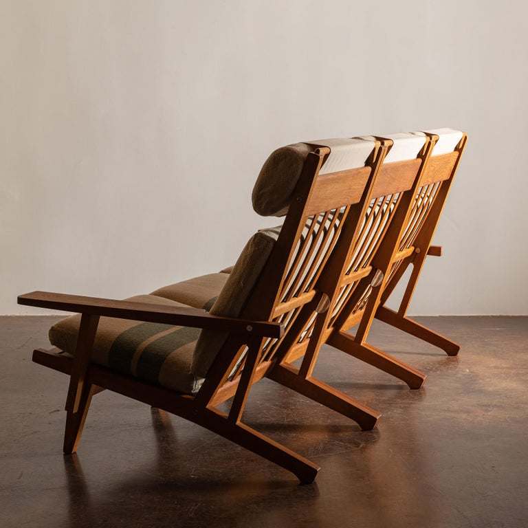 Hans Wegner GE 375 Three-Seat Sofa in Oak, Denmark, 1960s at 1stDibs