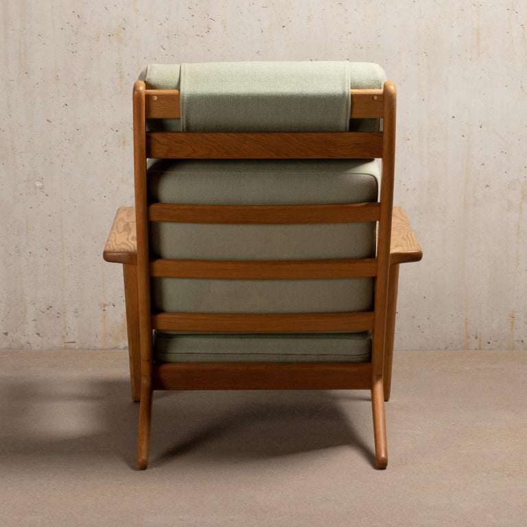 Hans Wegner GE290 Lounge Chair in Green Wool for GETAMA, Denmark at 1stDibs
