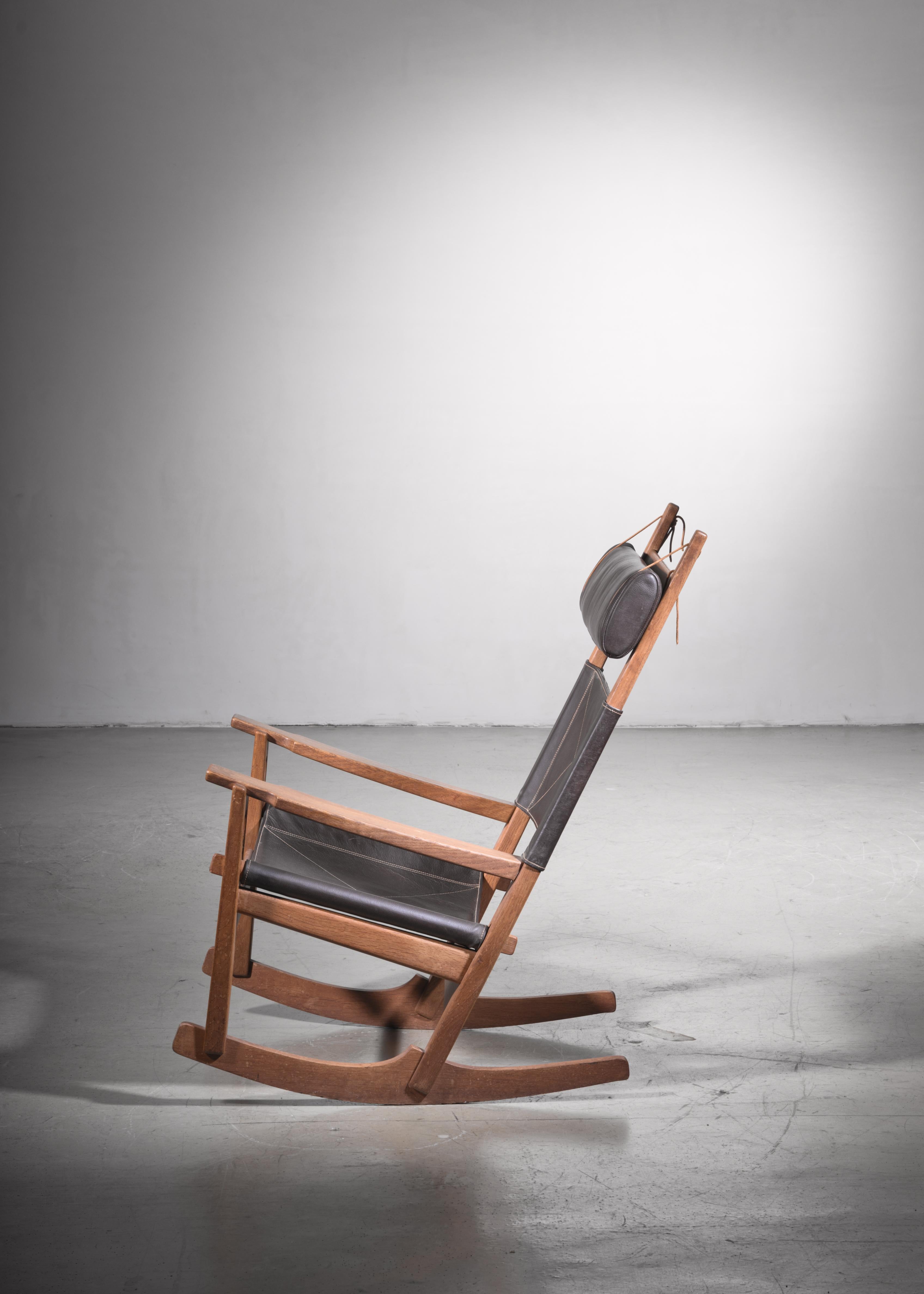 Hans Wegner Keyhole Rocking Chair with Original Brown Leather For Sale ...