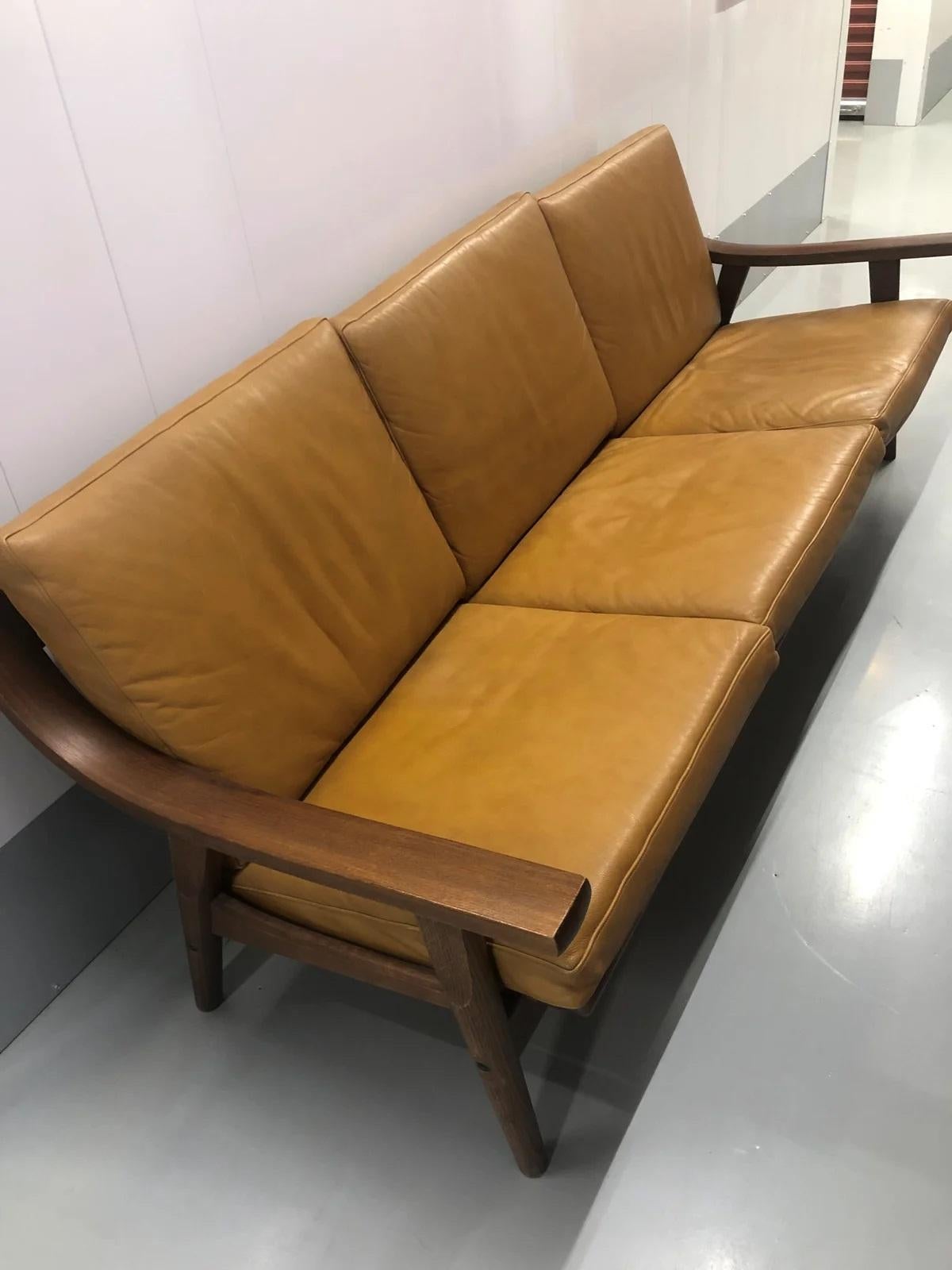 Hans Wegner Leather Sofa for Getama, Denmark 1970s For Sale at 1stDibs