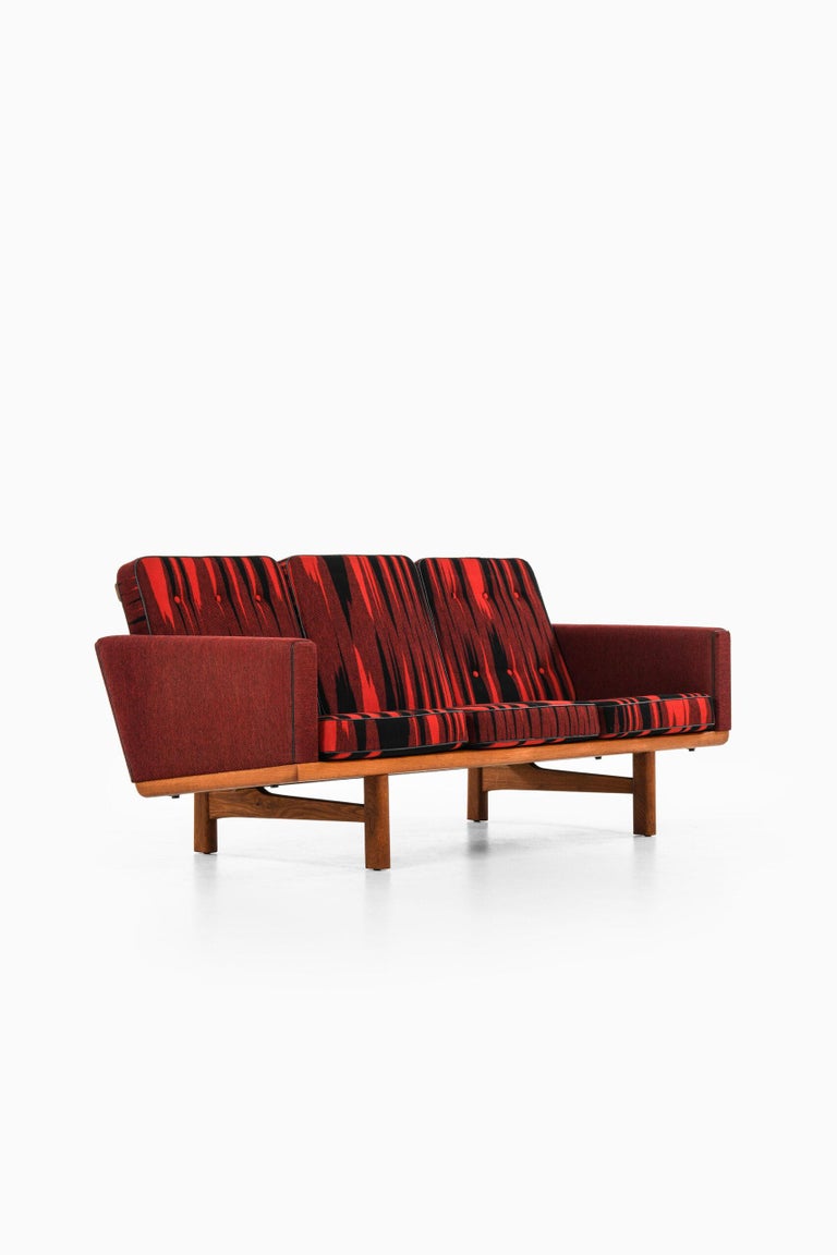 Hans Wegner Sofa Model GE 236/4 Produced by GETAMA in Denmark For Sale at 1stDibs