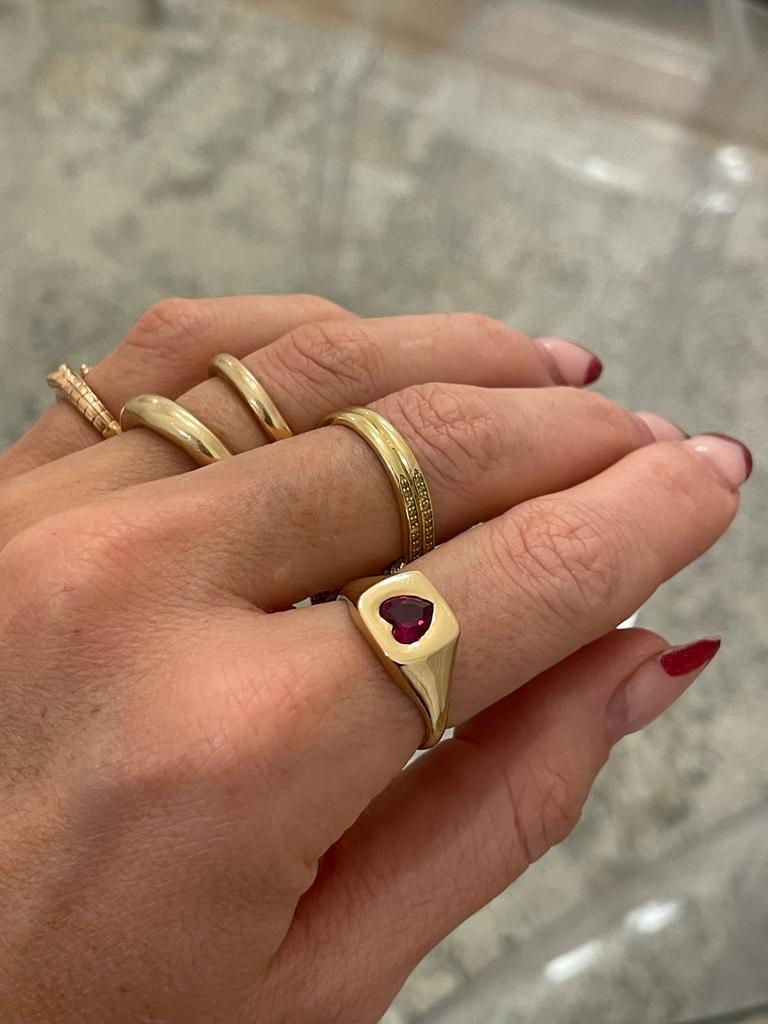 Heart Ruby* Signet Ring in 14ct Yellow Gold For Sale at 1stDibs