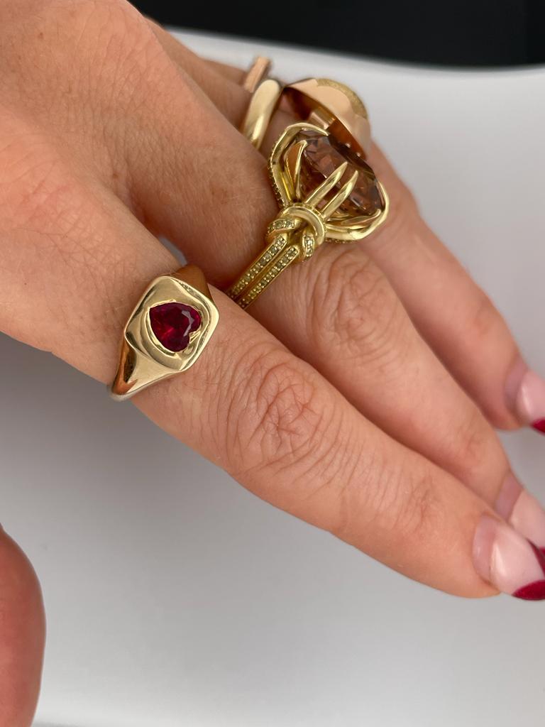Heart Ruby* Signet Ring in 14ct Yellow Gold For Sale at 1stDibs