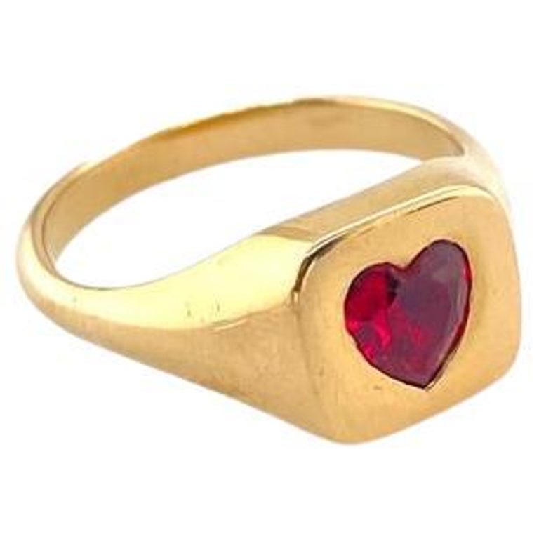 Heart Ruby* Signet Ring in 14ct Yellow Gold For Sale at 1stDibs