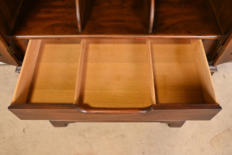 Henkel Harris Georgian Solid Mahogany Gentleman's Chest For Sale at 1stDibs