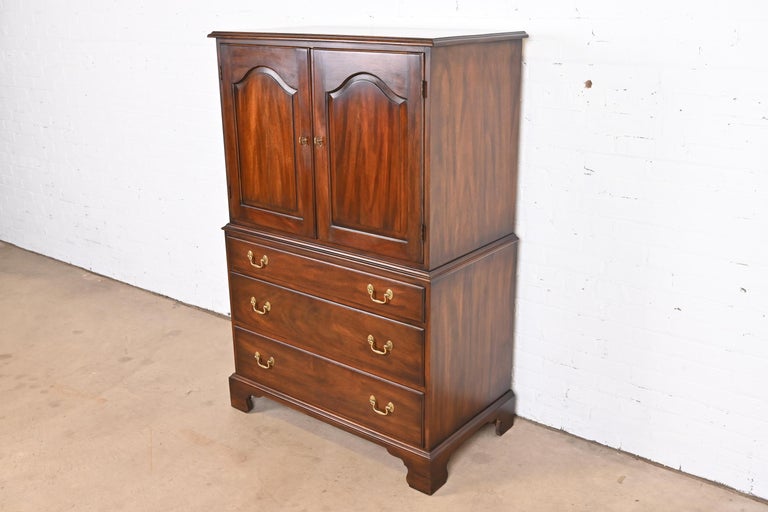 Henkel Harris Georgian Solid Mahogany Gentleman's Chest For Sale at 1stDibs