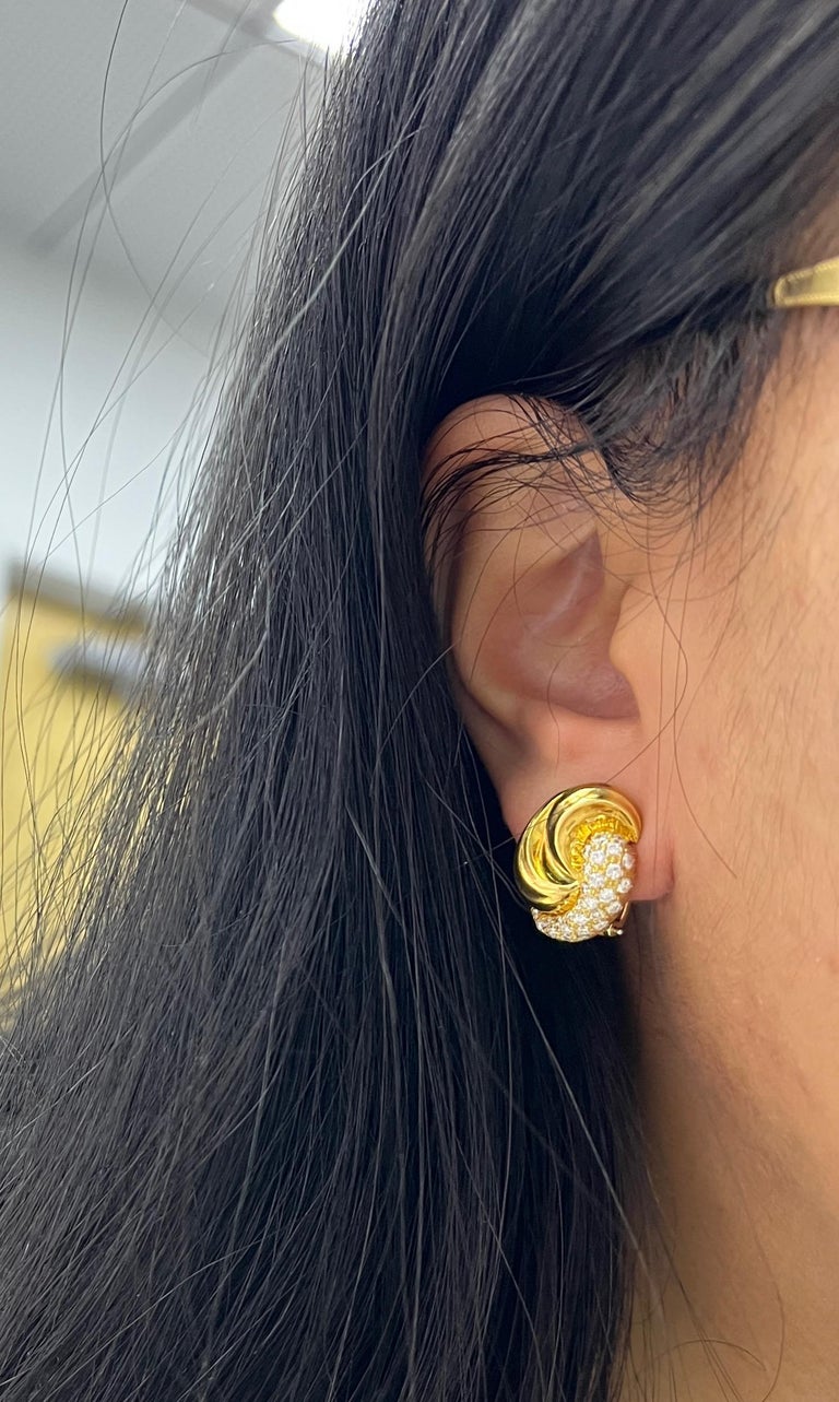 Henry Dunay Diamond Gold Earrings For Sale at 1stDibs