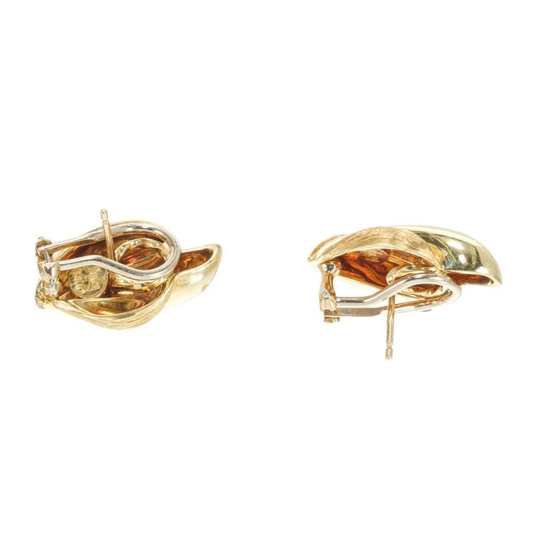 Henry Dunay Yellow Gold Flame Texted Leaf Earrings For Sale at 1stDibs