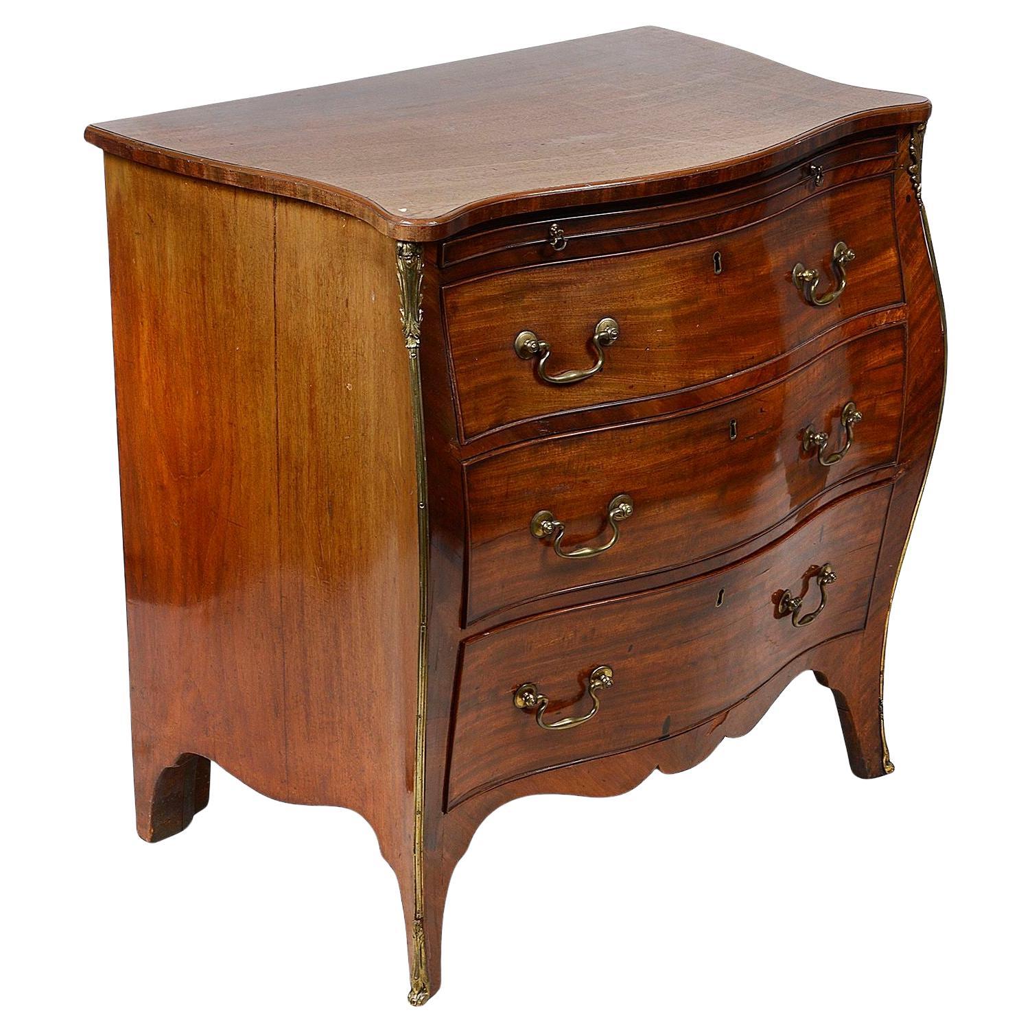 Mahogany Hepplewhite Serpentine Chest of Drawers For Sale at 1stDibs ...