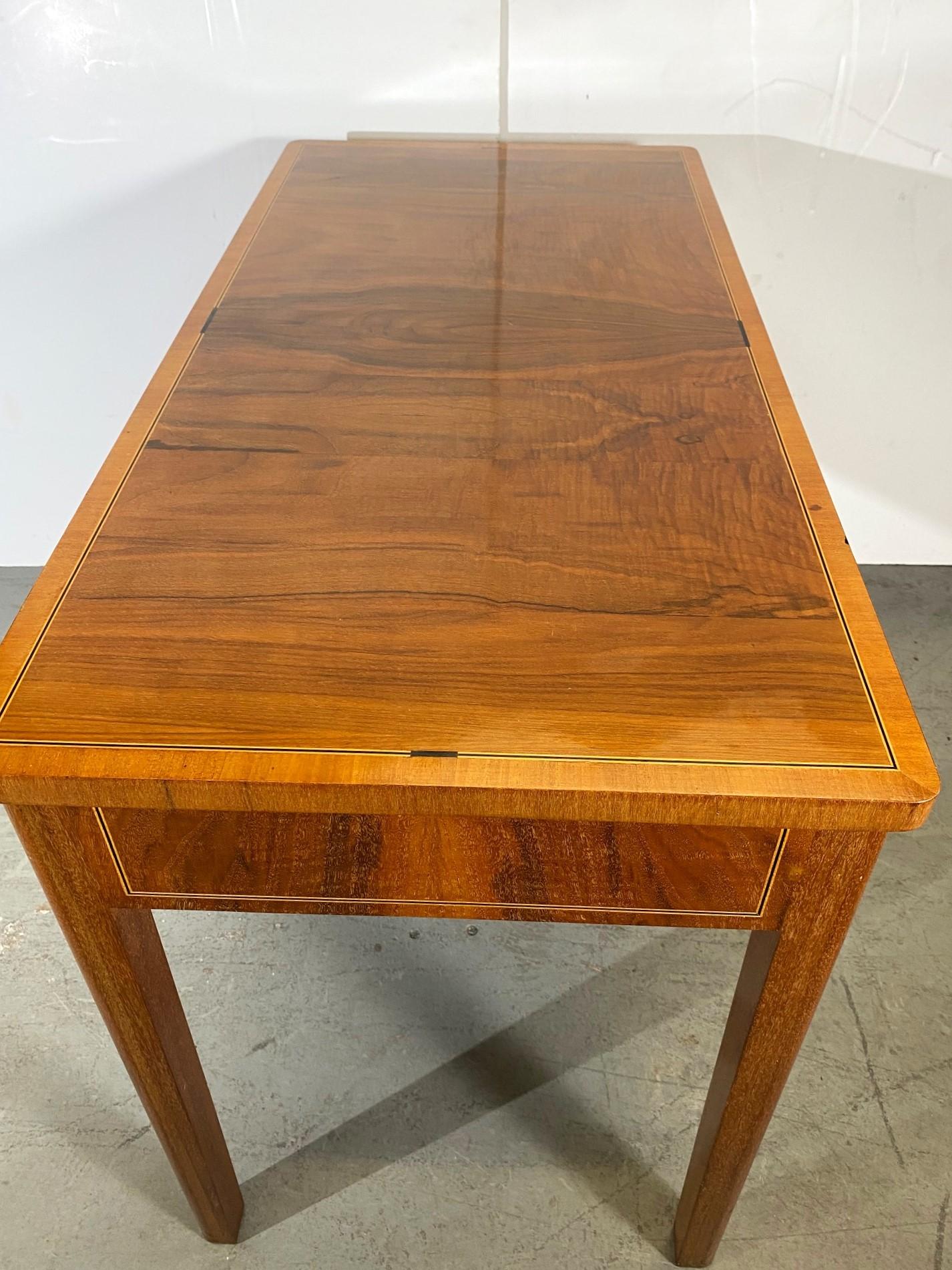 Hepplewhite Style Writing Desk For Sale at 1stDibs