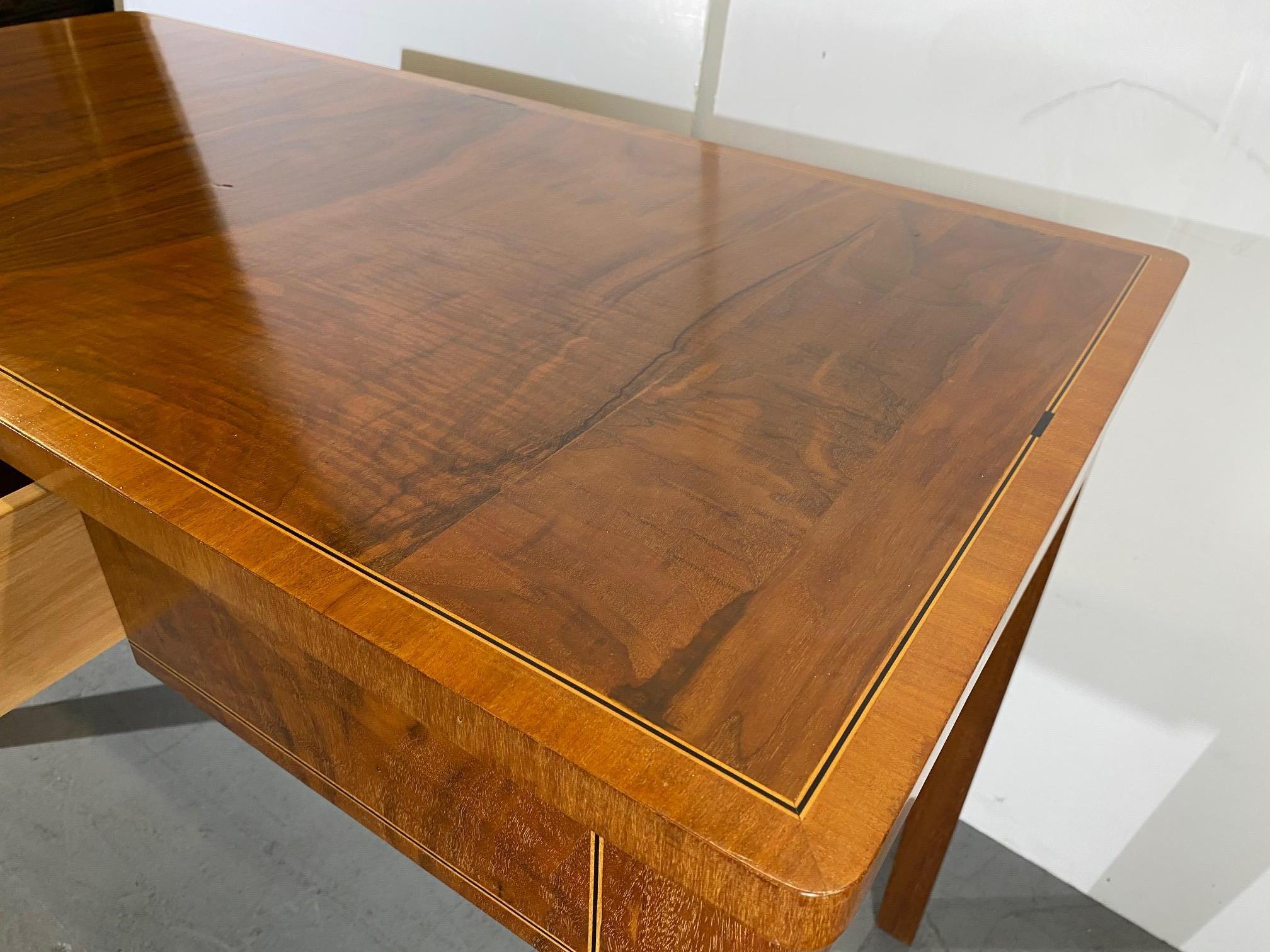Hepplewhite Style Writing Desk For Sale at 1stDibs