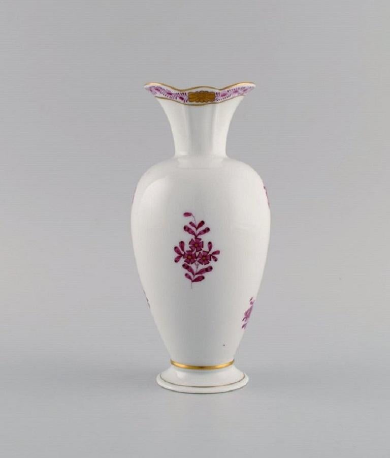 Herend Chinese Bouquet Raspberry Vase in Hand-Painted Porcelain For Sale at 1stDibs