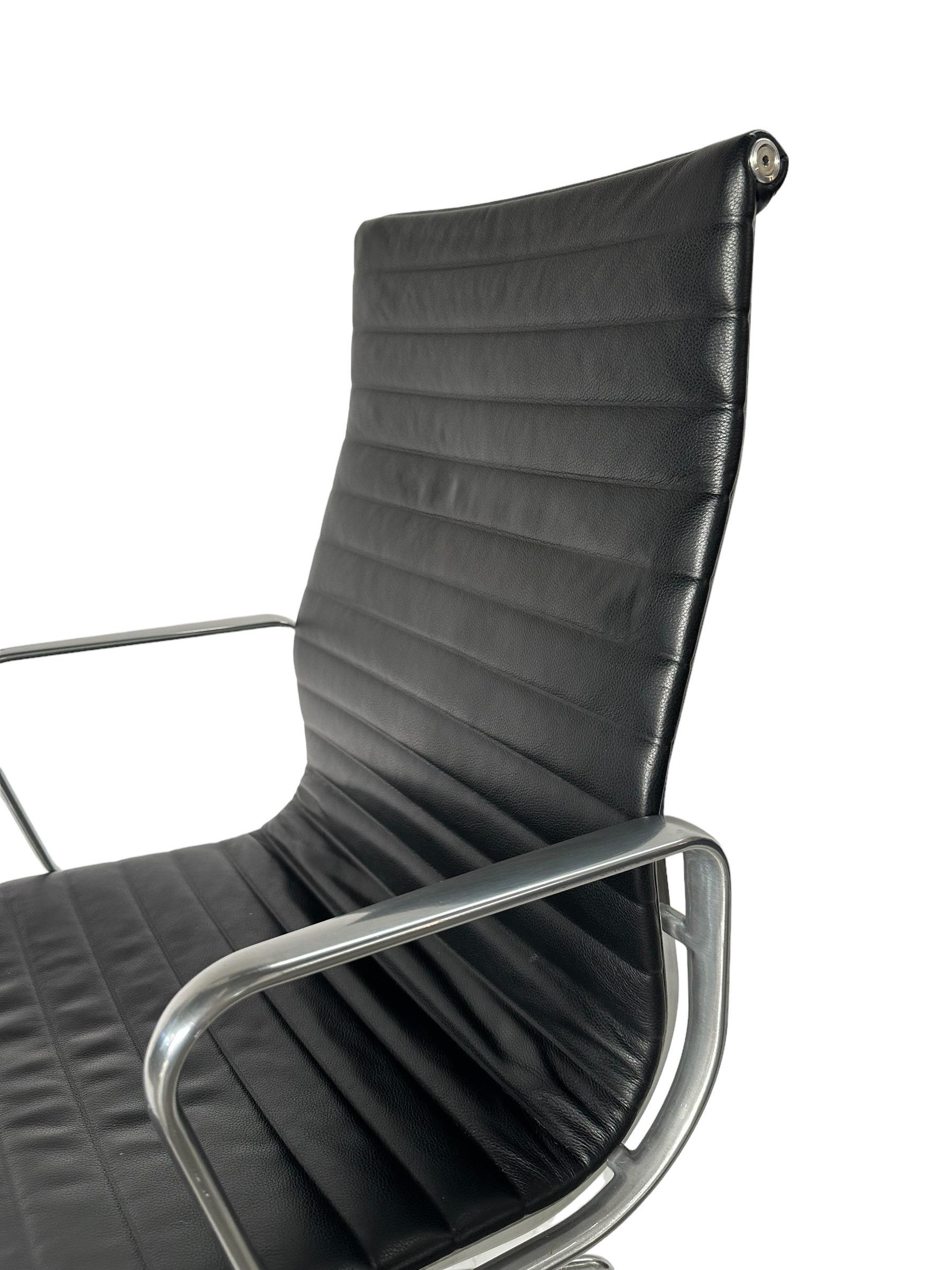 Herman Miller Eames Executive Desk Chair with Pneumatic Lift For Sale ...