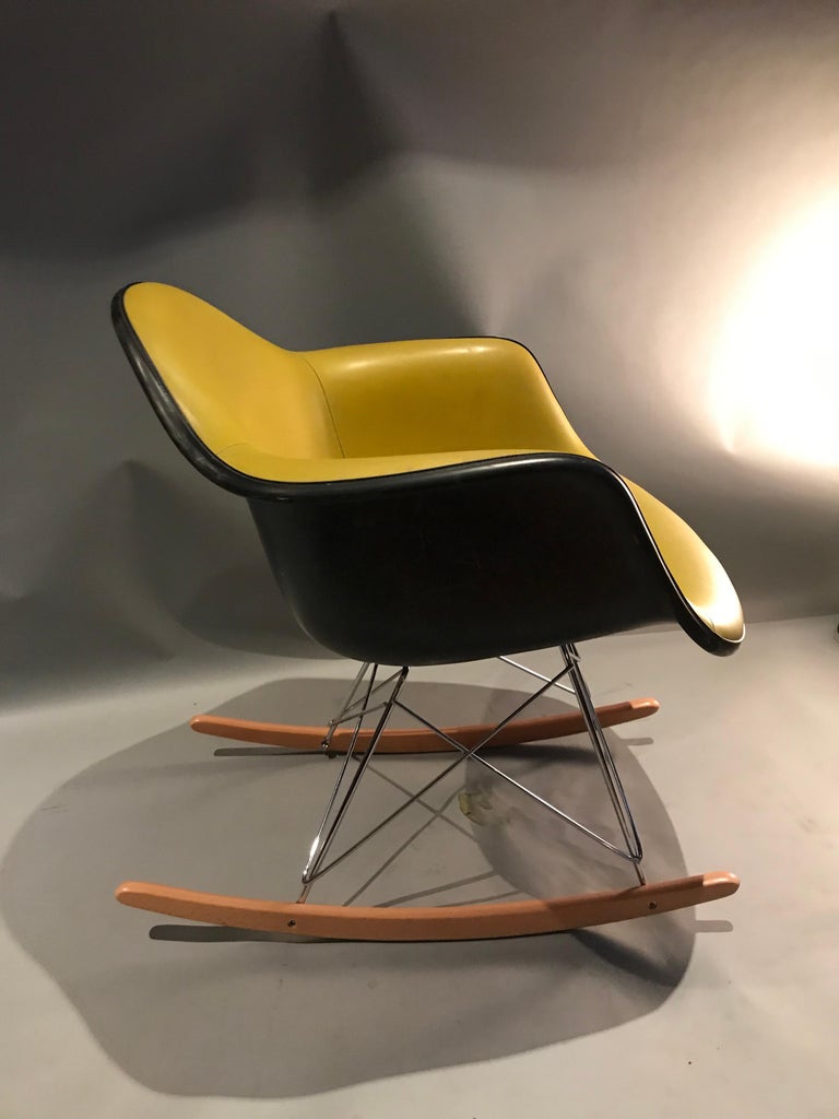 Herman Miller Eames Fiberglass Rocking Chair Model RAR at 1stDibs | rar ...