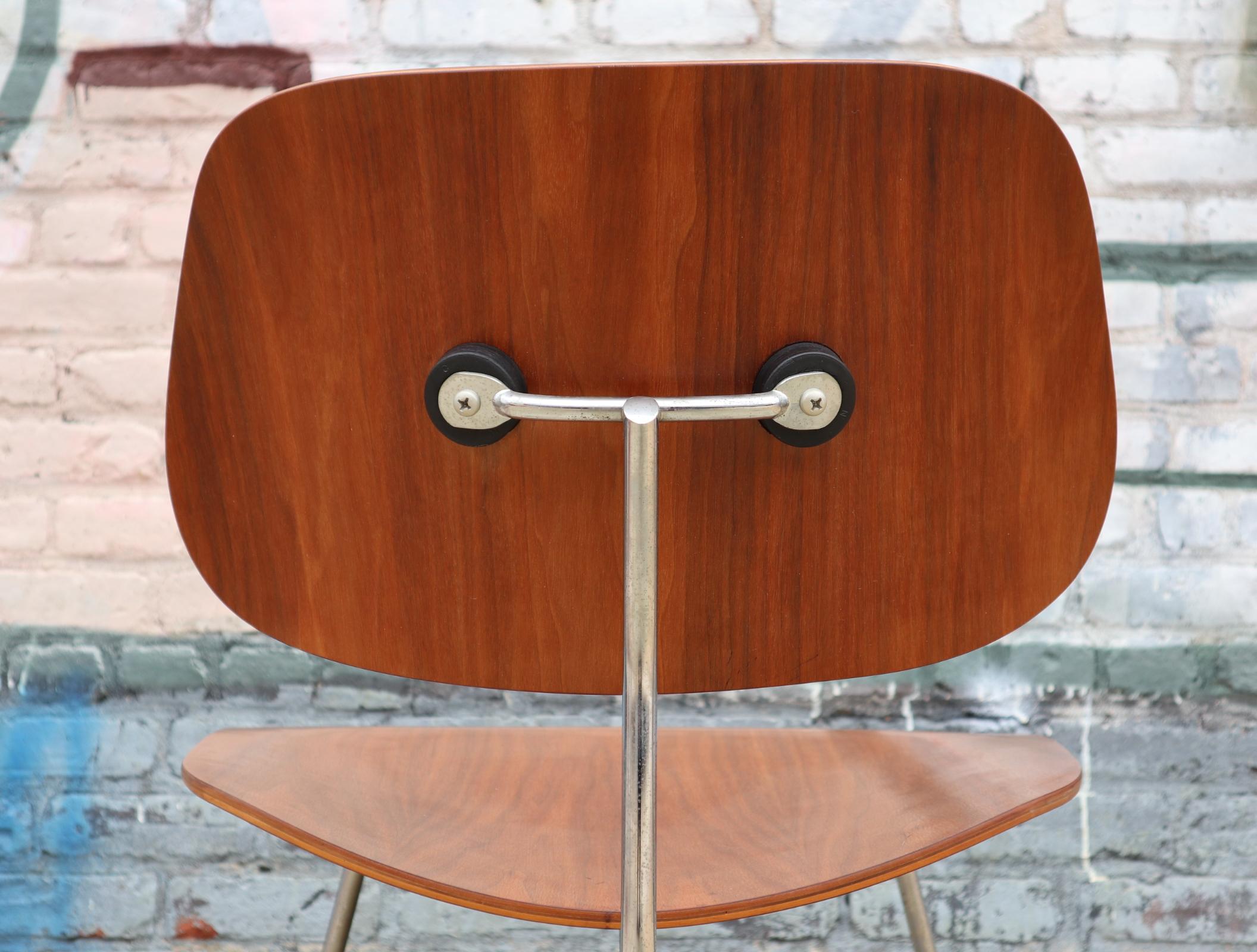 Herman Miller Eames LCM Lounge Chair in Walnut For Sale at 1stDibs ...