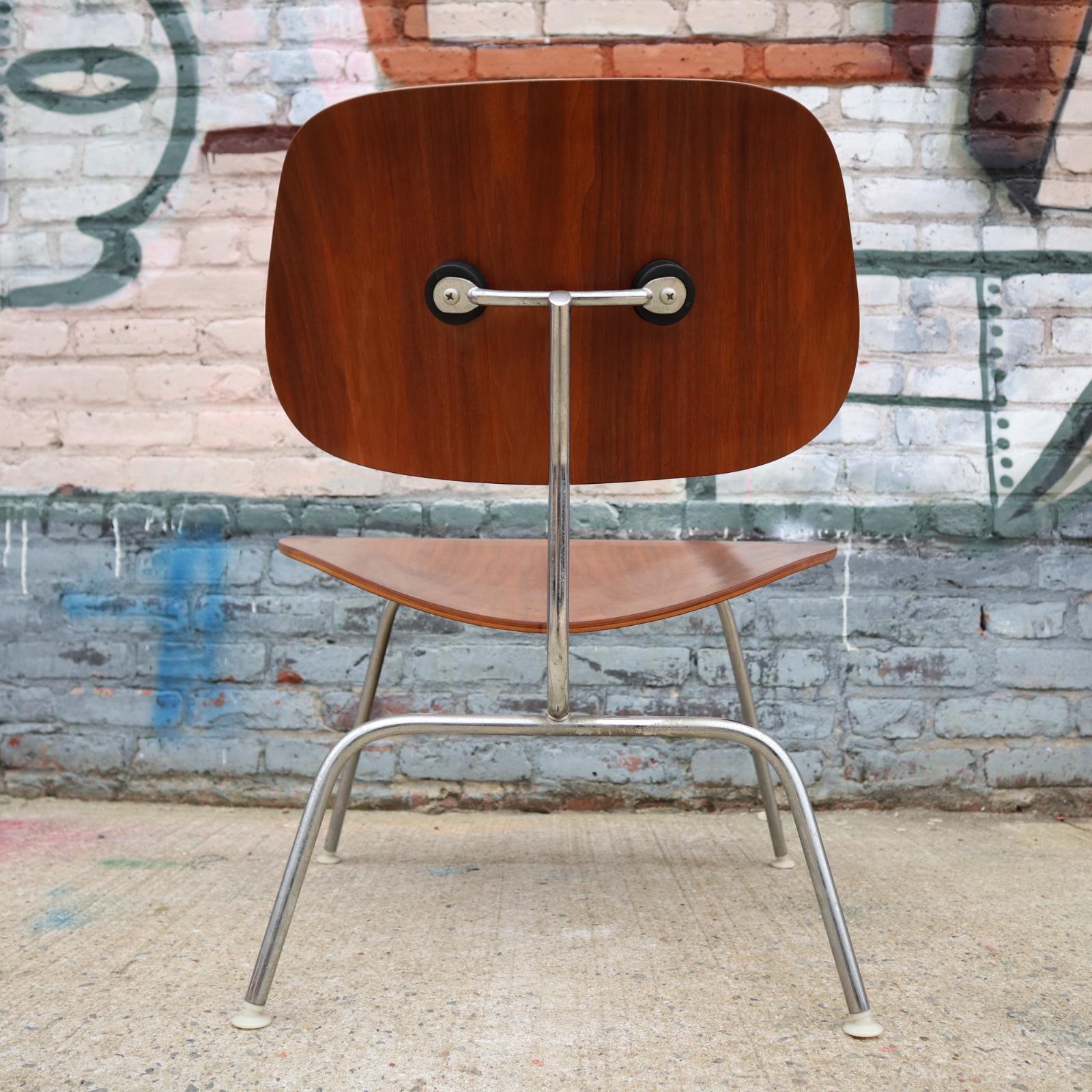 Herman Miller Eames LCM Lounge Chair in Walnut For Sale at 1stDibs ...