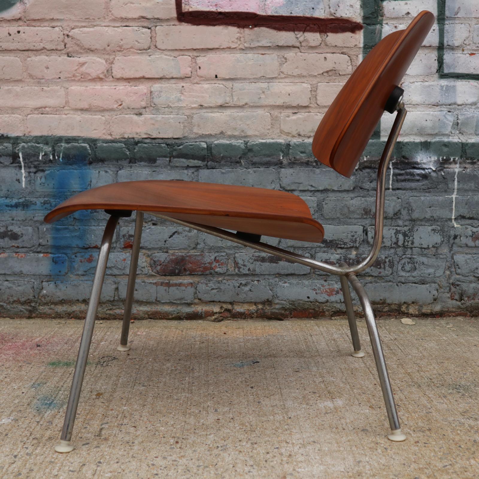 Herman Miller Eames LCM Lounge Chair in Walnut For Sale at 1stDibs ...