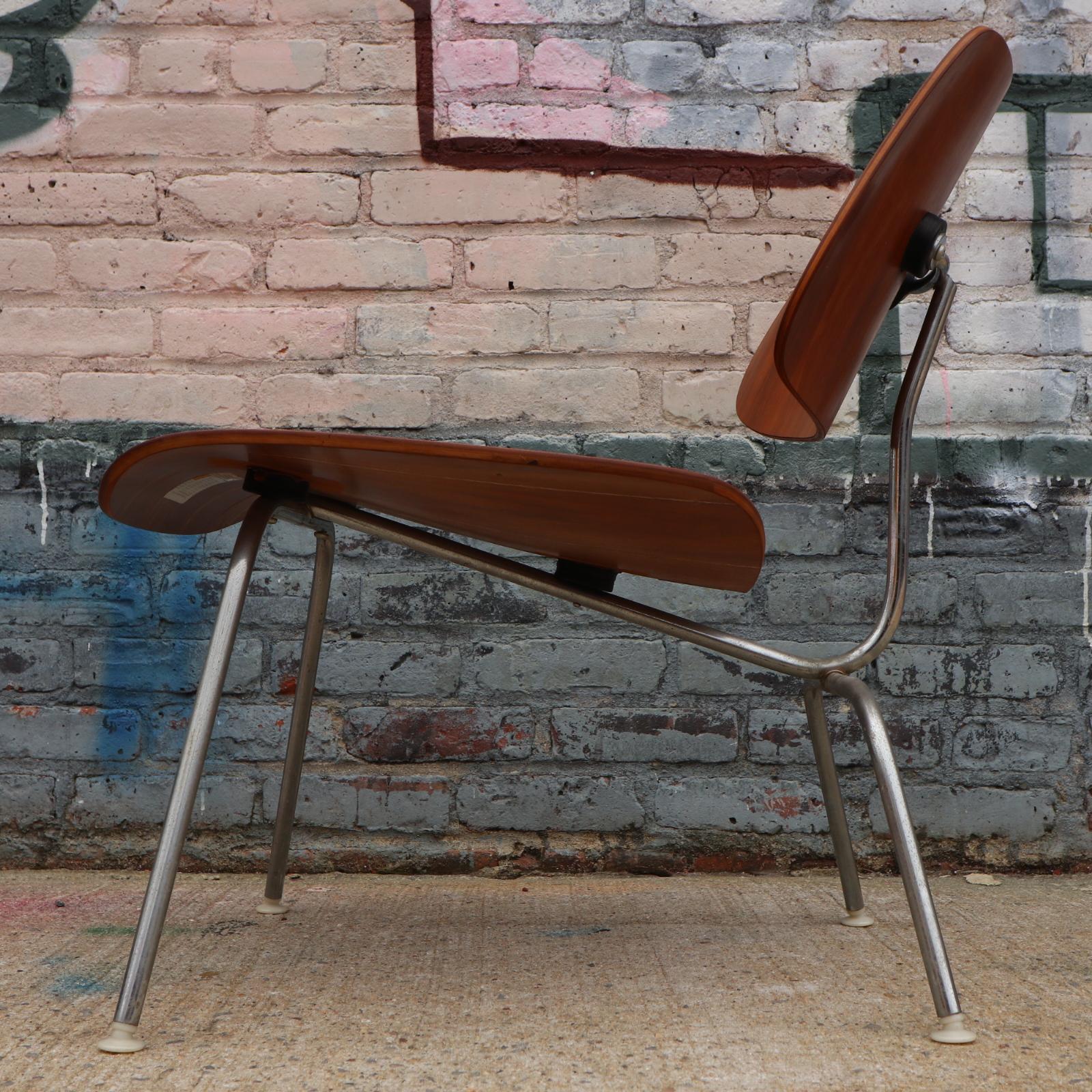 Herman Miller Eames LCM Lounge Chair in Walnut For Sale at 1stDibs ...