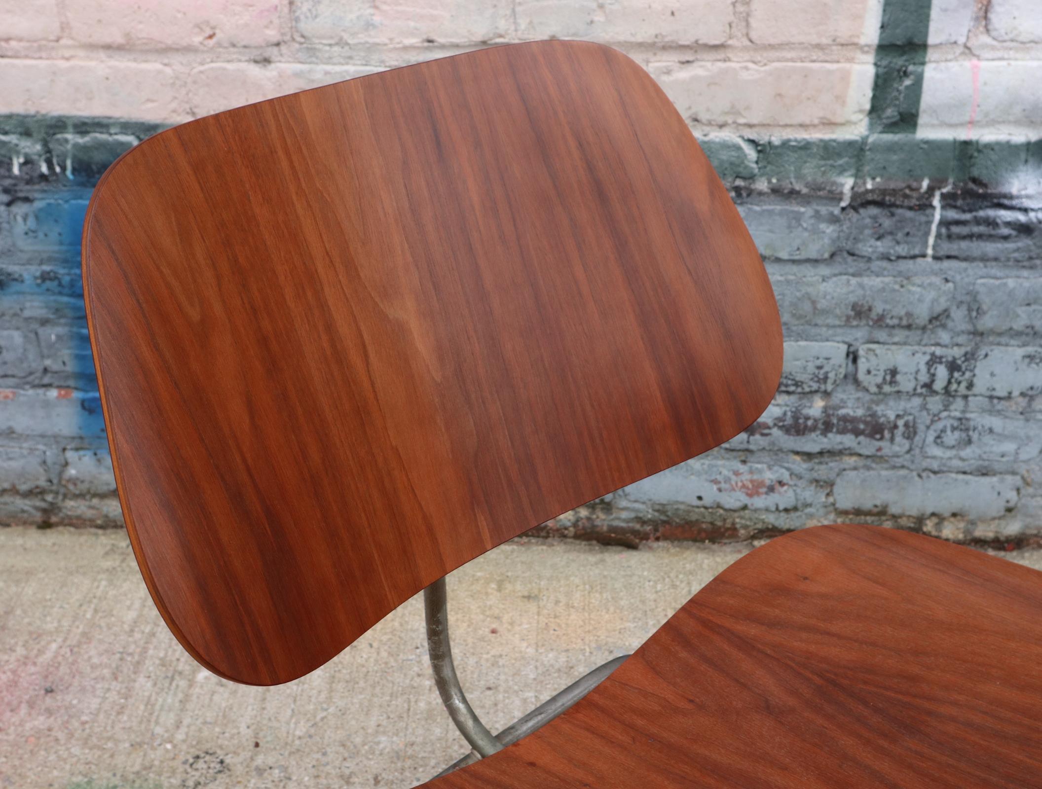 Herman Miller Eames LCM Lounge Chair in Walnut For Sale at 1stDibs ...