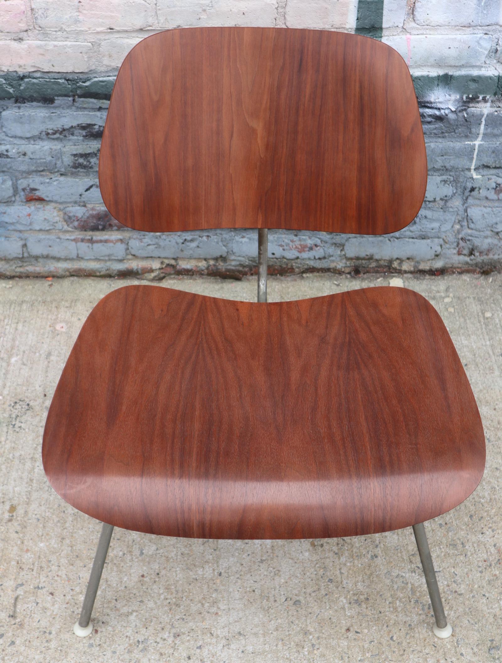Herman Miller Eames LCM Lounge Chair in Walnut For Sale at 1stDibs ...