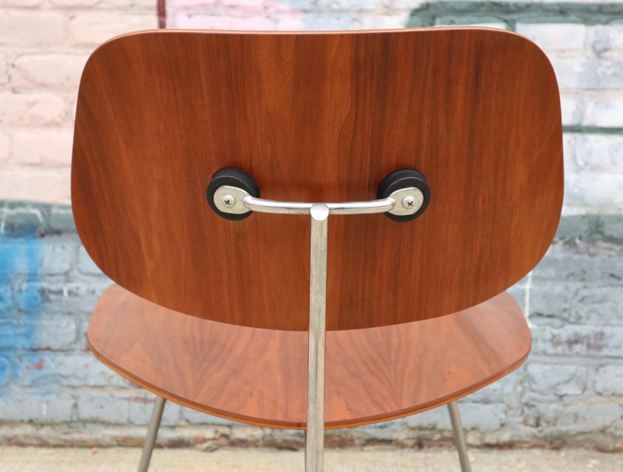 Herman Miller Eames LCM Lounge Chair in Walnut For Sale at 1stDibs ...